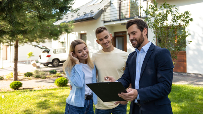 Auctions vs Private Sales – Conveyancer’s Expert Insights
